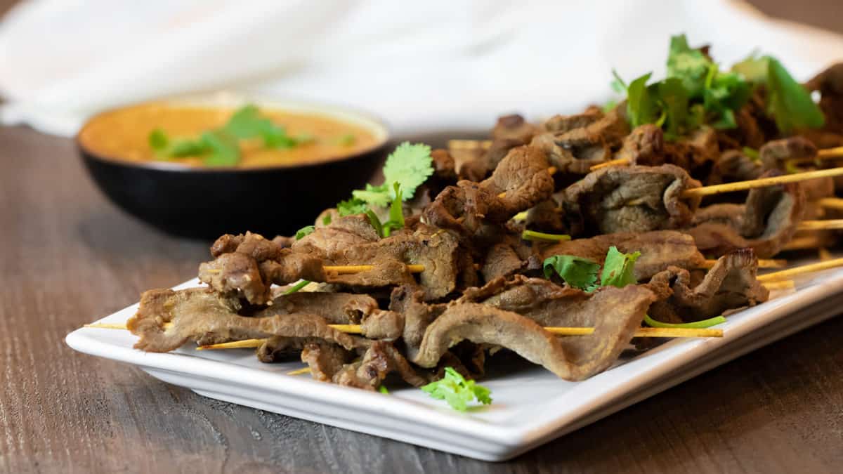 Beef Satay Recipe with Thai Peanut Sauce - The Black Peppercorn