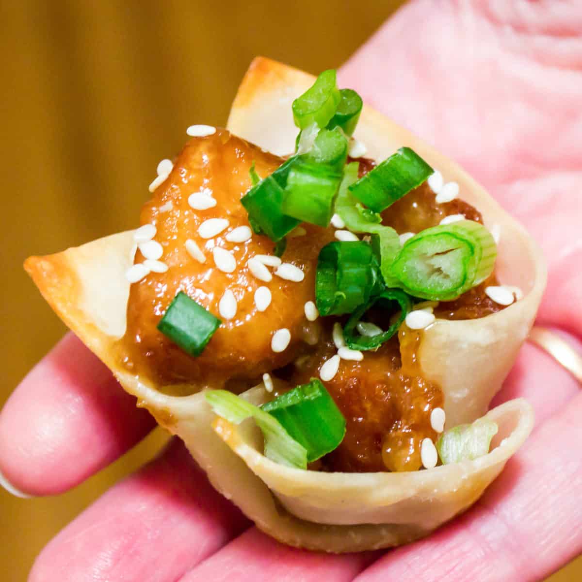 Sesame Chicken Wonton Cups Recipe - The Black Peppercorn