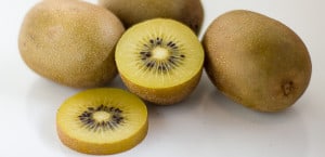 Golden Kiwifruit and Green Kiwi Comparison