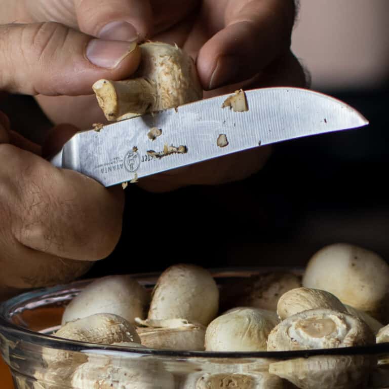 Sautéed Button Mushrooms Recipe - The Black Peppercorn